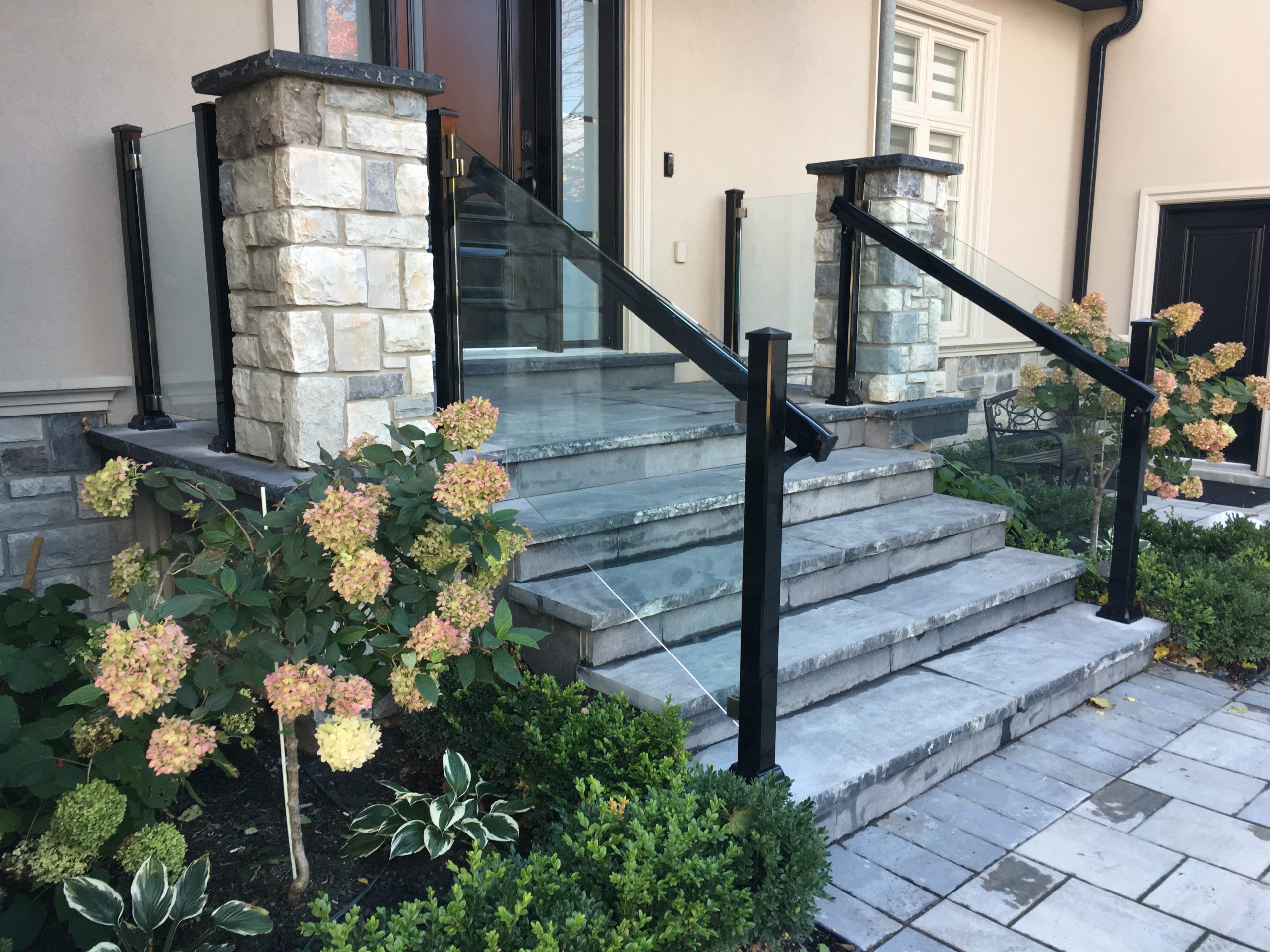 Aluminum Railing in Woodbridge | Alumarail Manufacturing Inc.